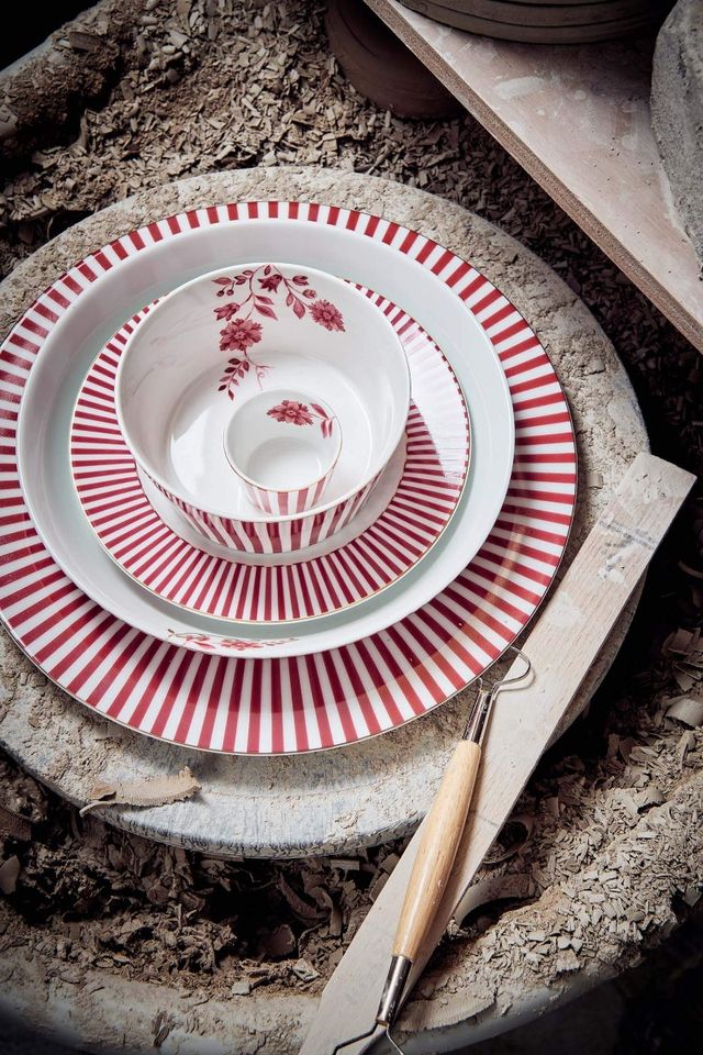 Pip Studio Royal Stripes Dinner Plate Dark Pink 26.5cm | Pip Studio